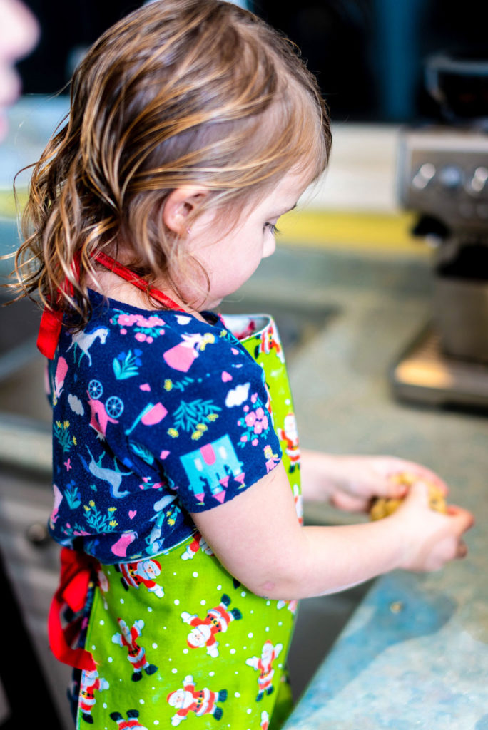 Festive Friday: Easy Kids' Apron and Reusable Dish Covers! - Mamma Can ...