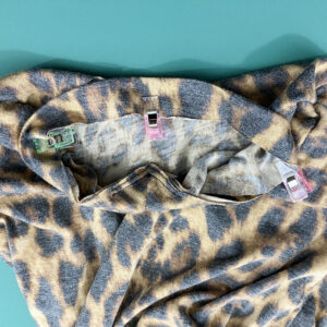 Sew the perfect v-neck every time with this easy sewing tutorial ...