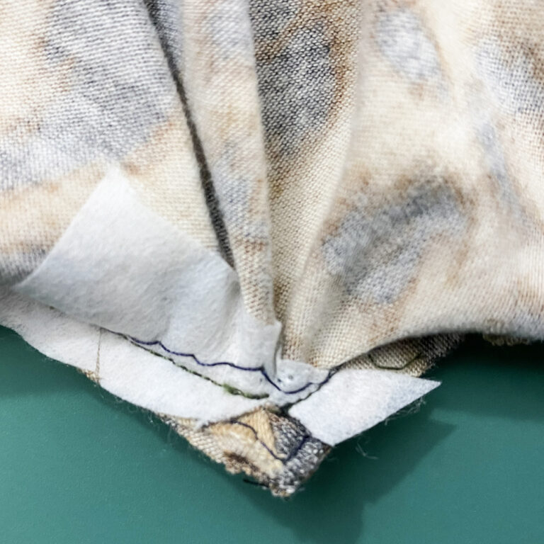 Sew the perfect v-neck every time with this easy sewing tutorial ...