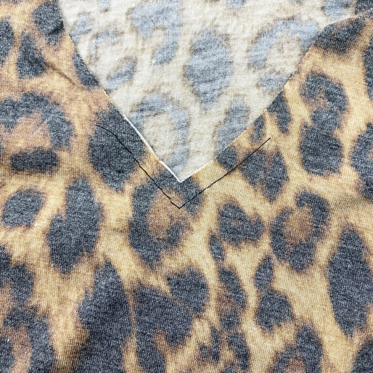 Sew the perfect v-neck every time with this easy sewing tutorial ...